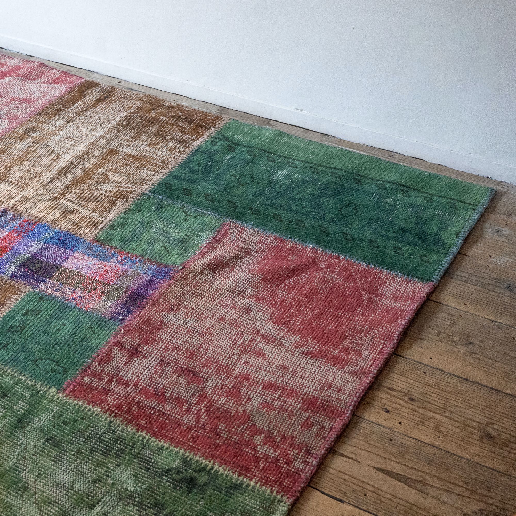 Patchwork Rug Red / Green Mix - minä perhonen